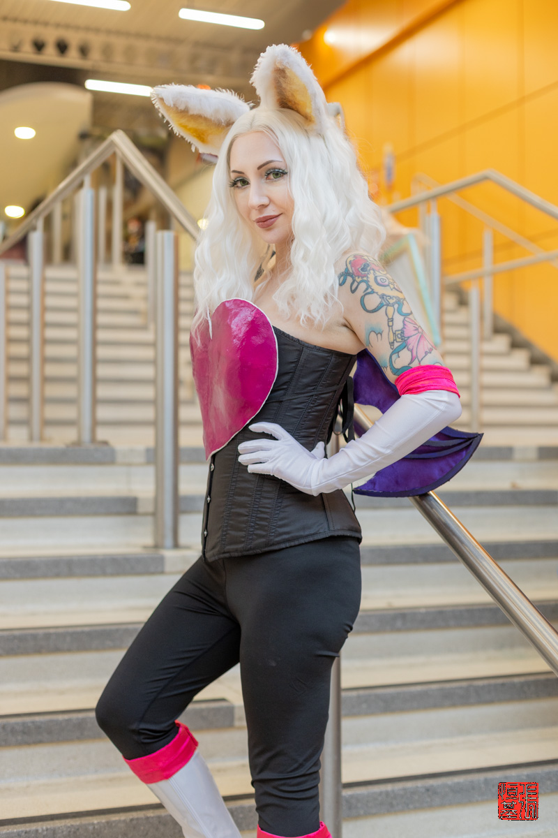 Rouge the Bat / Sonic the Hedgehog by Owldolly – Food and Cosplay