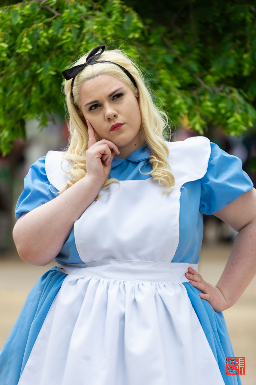 Alice Kingsleigh / Alice in Wonderland by Victoria Bowes – Food and Cosplay